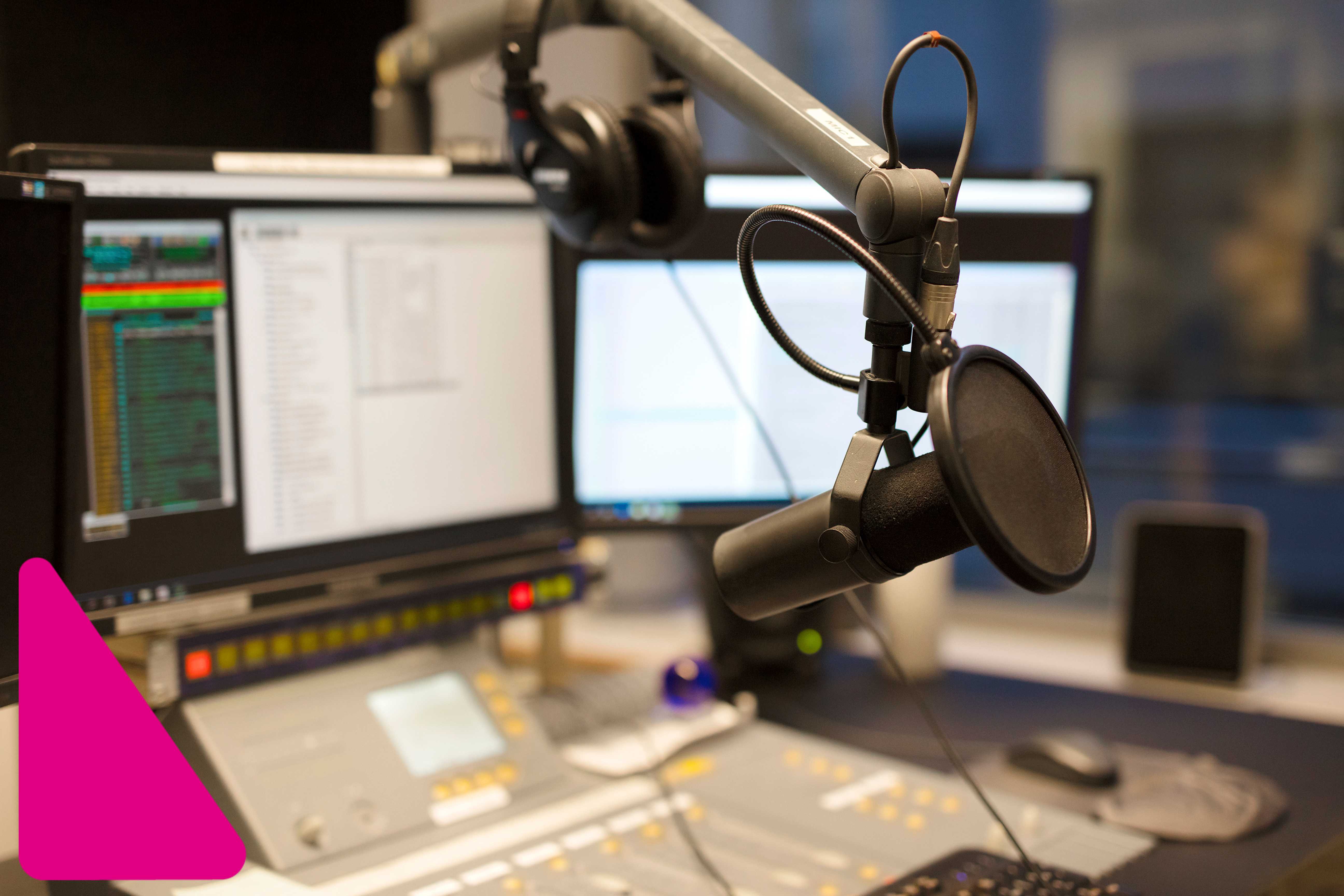 Jornalismo: descubra como funciona uma emissora de rádio! - Univates Blog