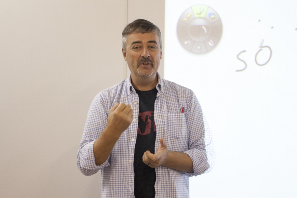 Inglês ganha espaço no cotidiano - Notícia