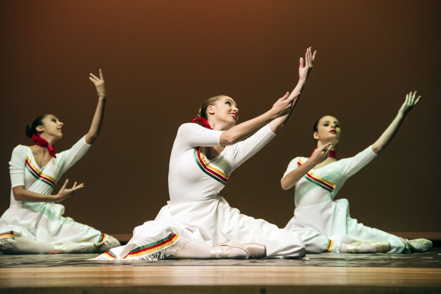 Apresentação de dança encanta público no Teatro - Notícia
